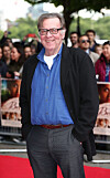 Tom Wilkinson er død