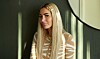 Amanda Sascha fortæller ærligt om sin hårde barndom her - ALT.dk